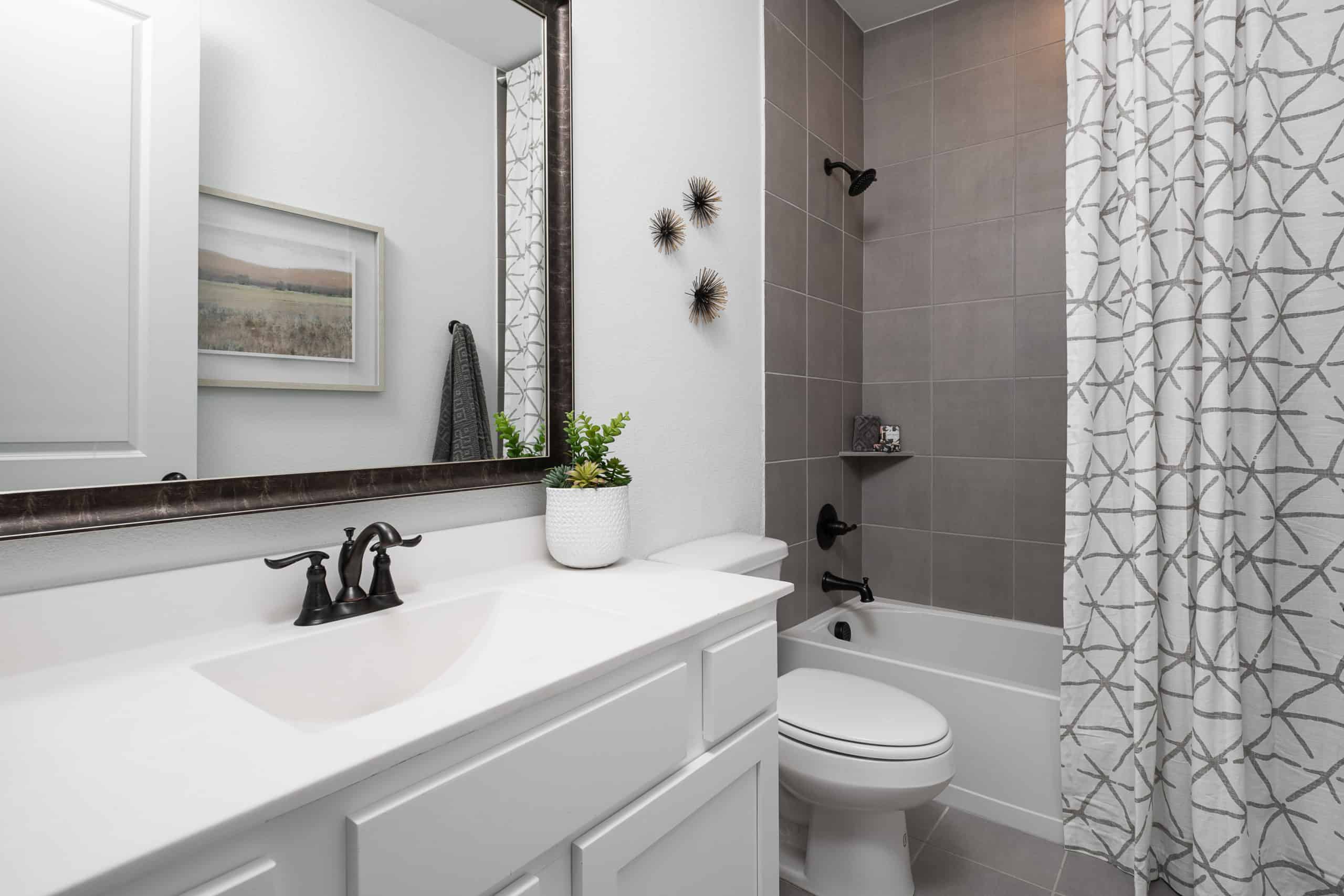 madison-model-home-bath-2